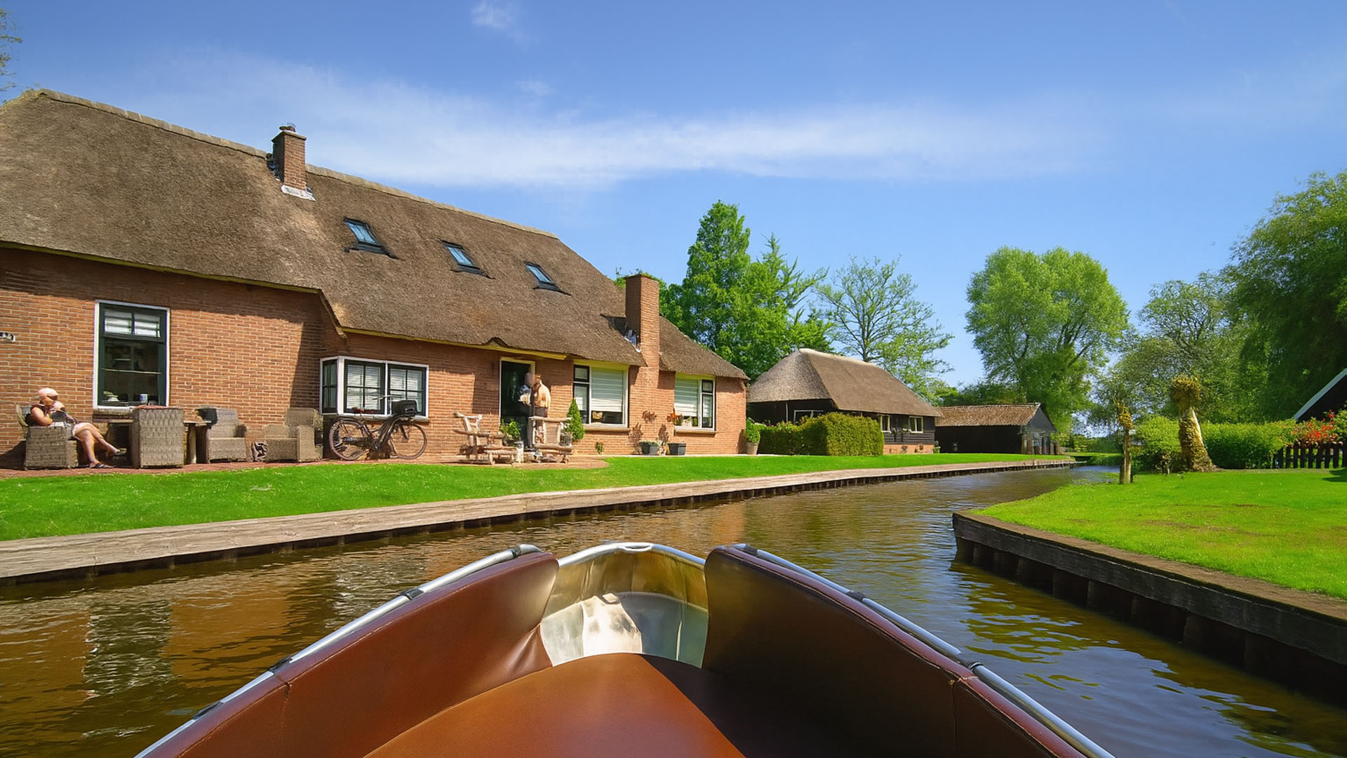 Giethoorn Boat Tour – Discover the Netherlands’ Quiet Canal Paradise ...