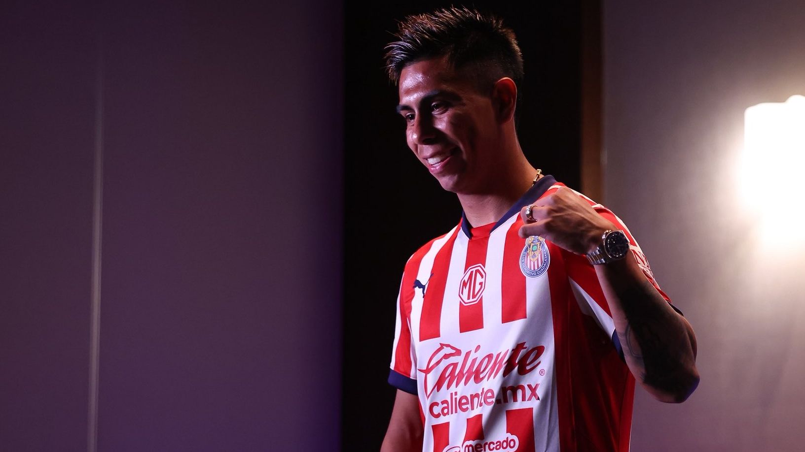 Efraín Álvarez becomes first Chivas player since Alexis Vega to wear No ...