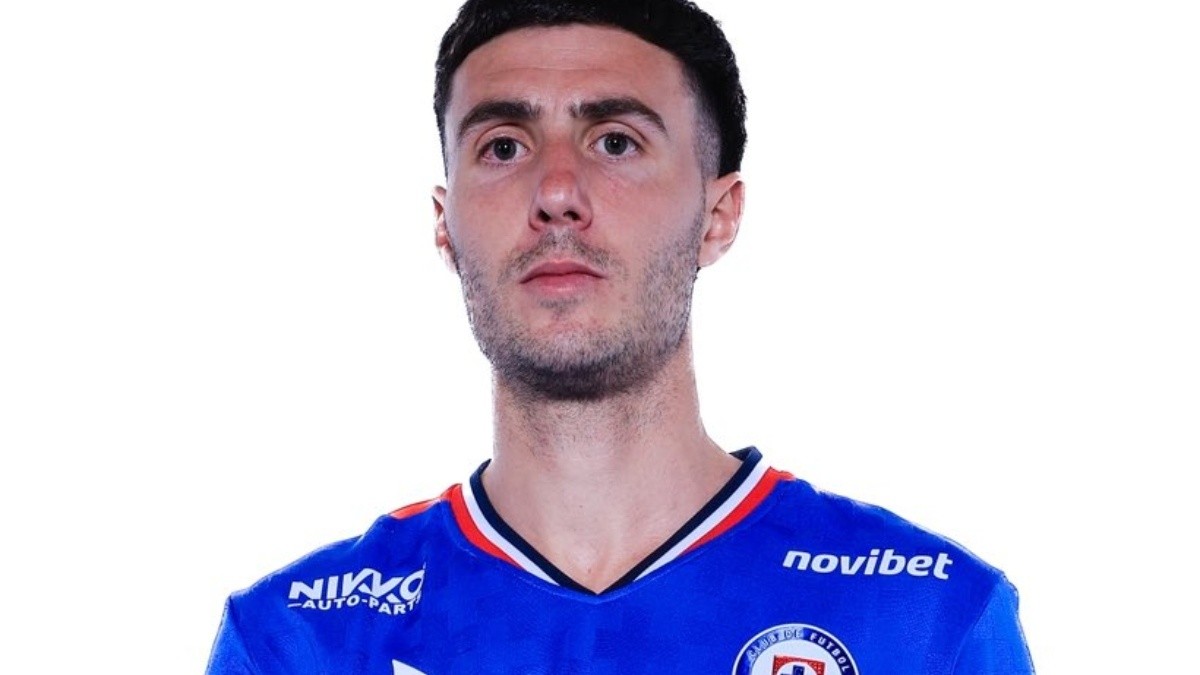 Cruz Azul presenta a José Paradela como su nuevo refuerzo