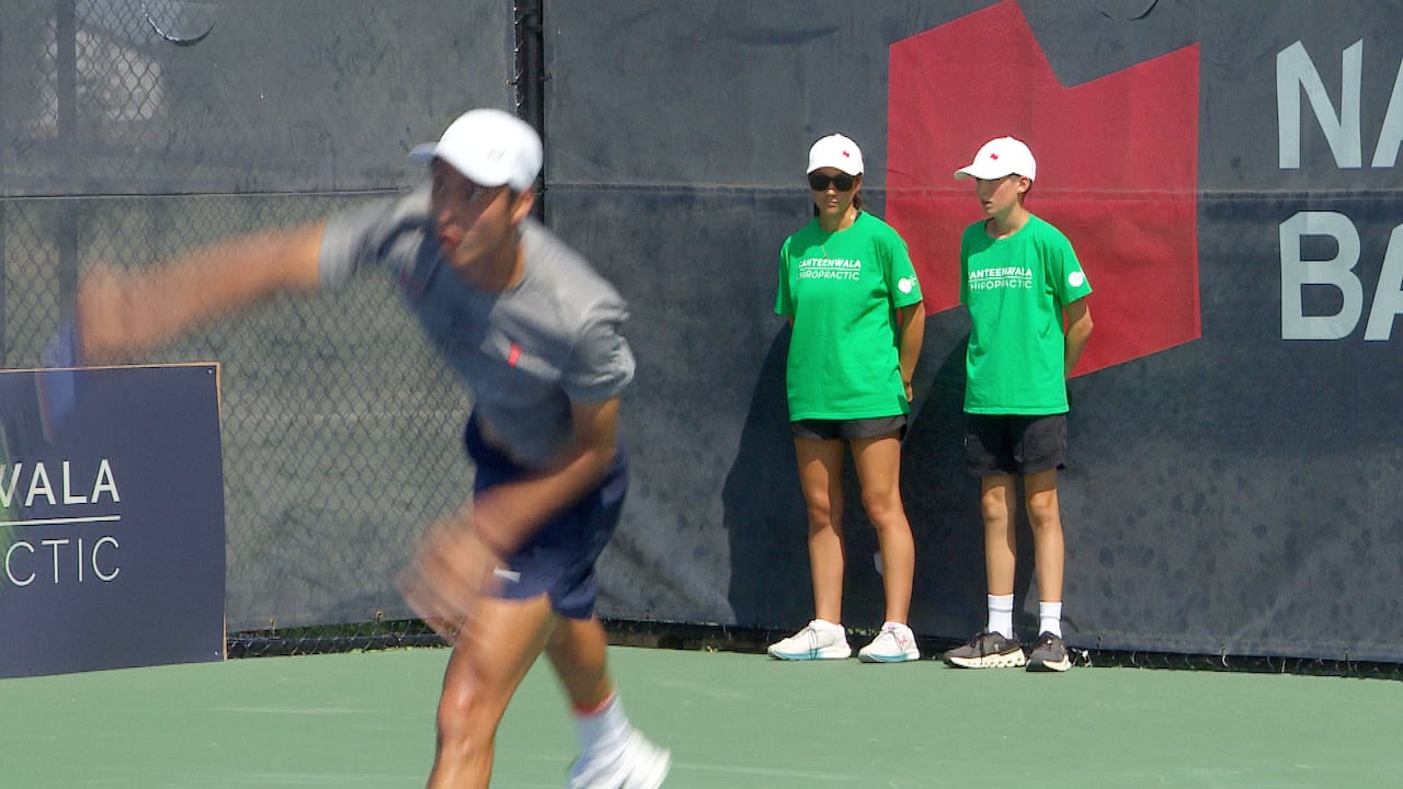 How ball kids help keep Manitoba pro tennis event rolling