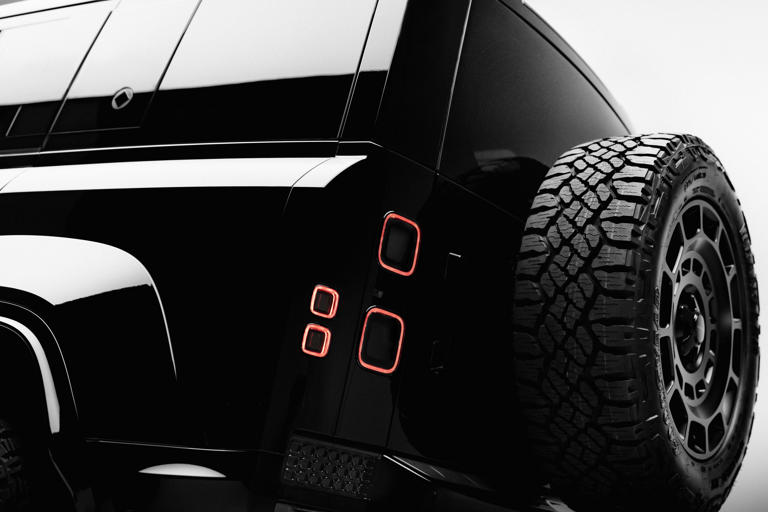 Land Rover Defender, Range Rover, Range Rover Sport get blacked-out ...