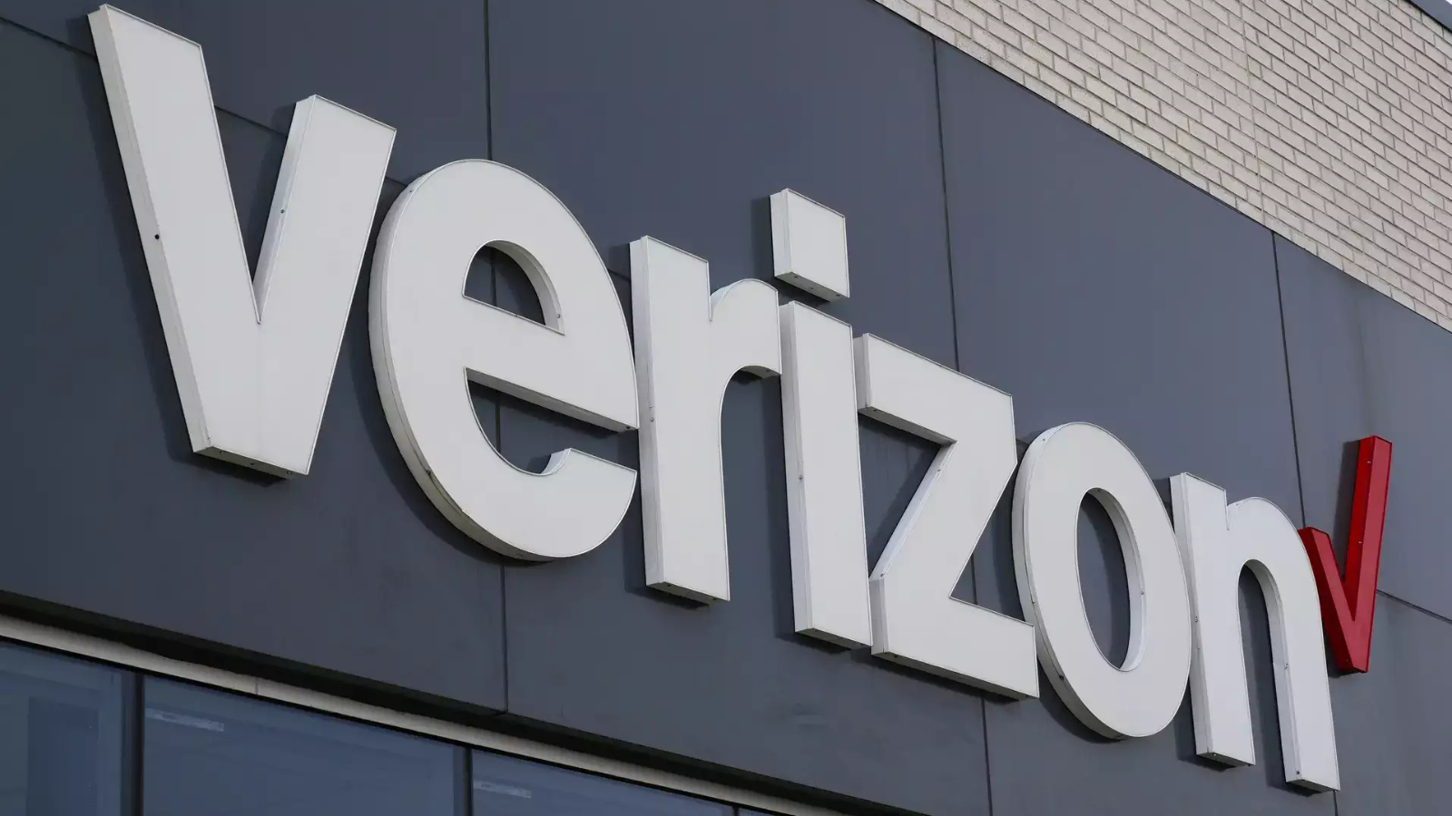 Verizon faces backlash over plan to delay phone unlocking beyond 60 days