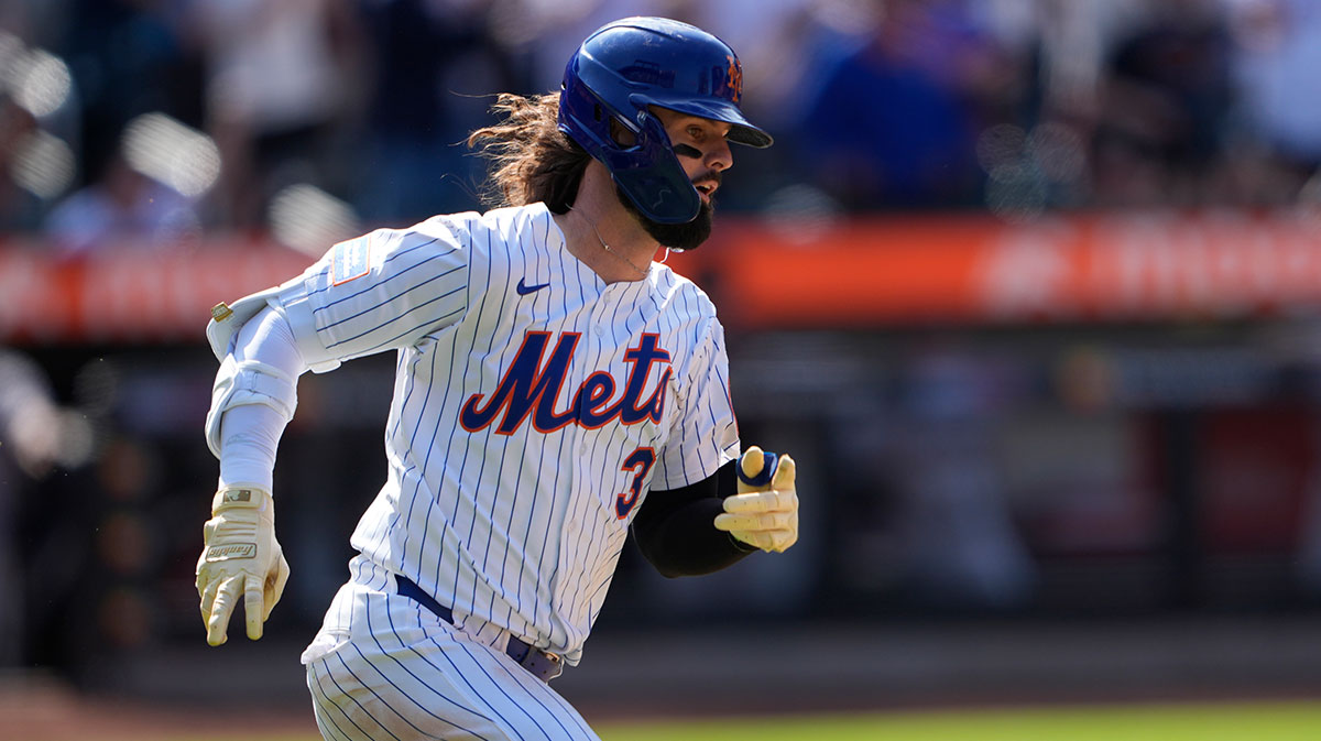 Mets place outfielder on IL with back injury