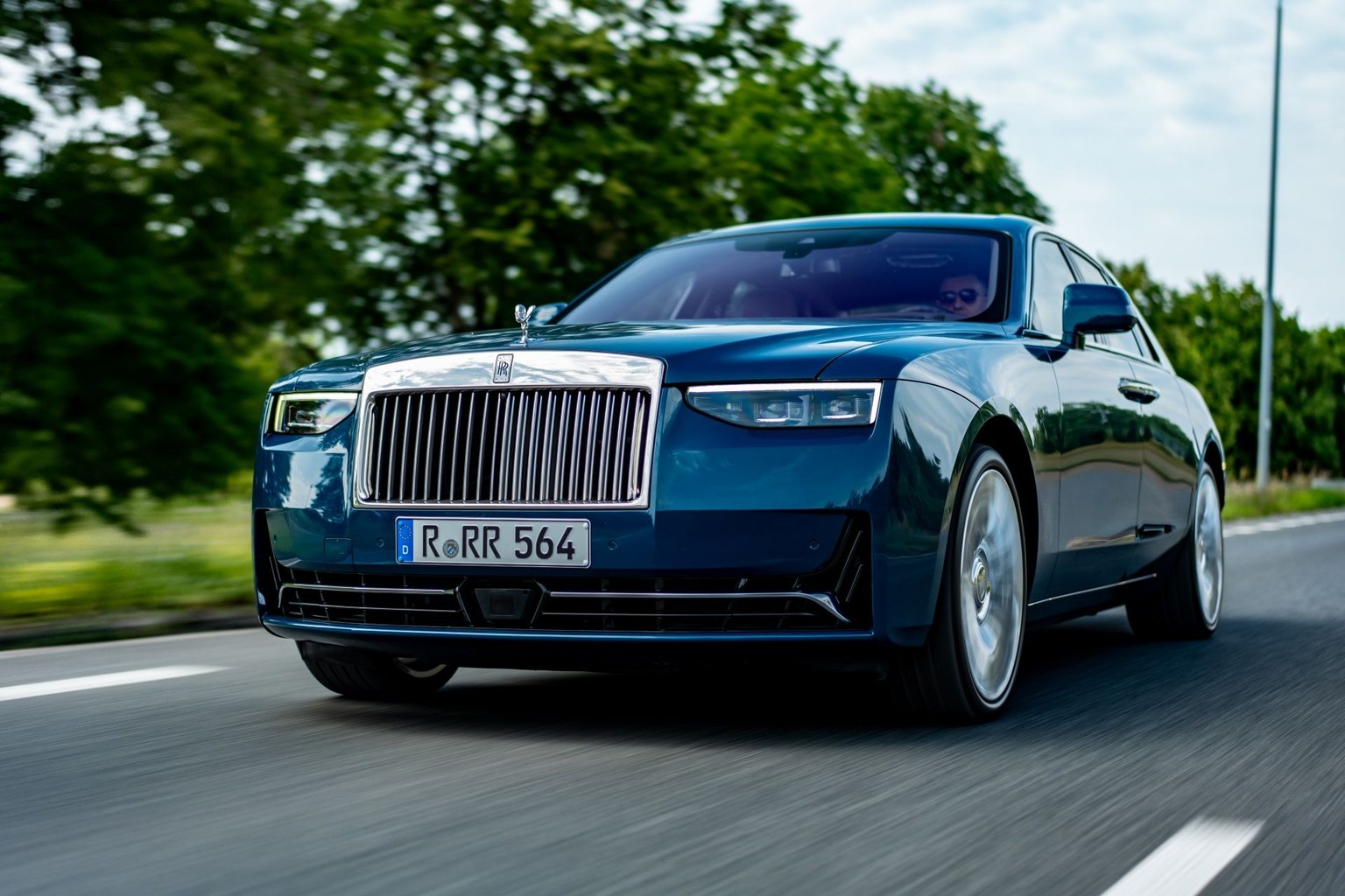 Rolls-Royce Ghost miał być tanim autem. To nie jest samochód dla milionera