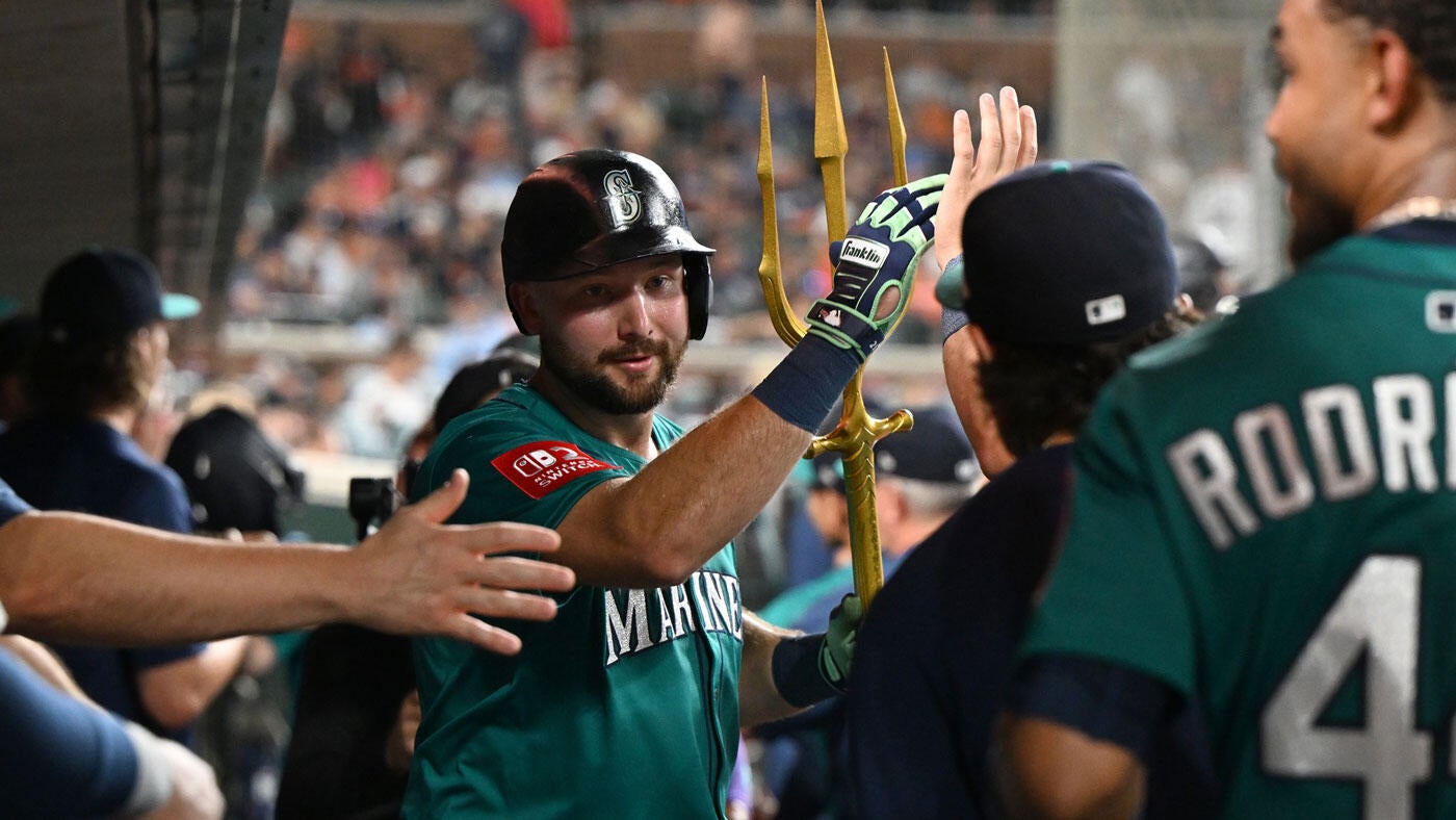 Mariners star Cal Raleigh bashes pair of home runs to move within one ...