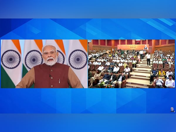 India to be 3rd-largest economy soon, says PM; unveils Rs 15,000 salary ...