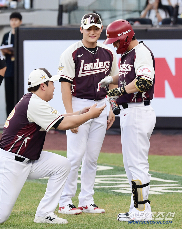 Give the bat to Choi Jeong, a beneficial living legend