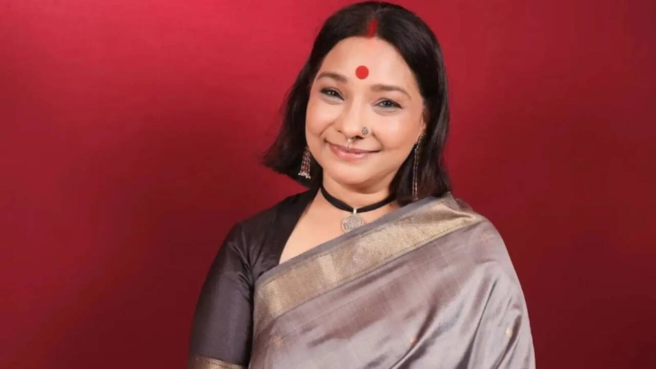 Panchayat’s Sunita Rajwar Reveals Getting ‘Hate And Abuses’ In DMs Over ...