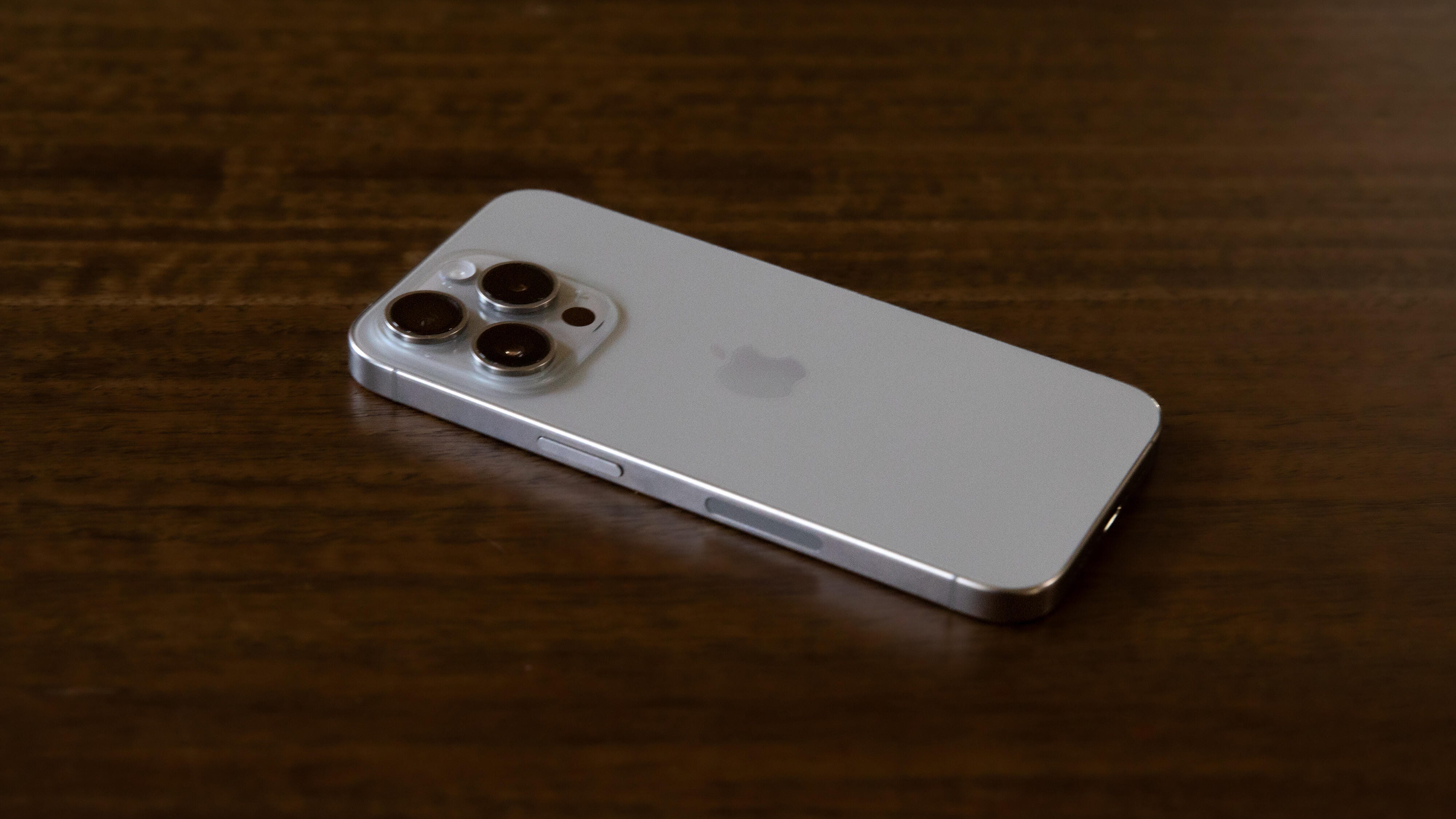 4 Reasons Why You Should Always Leave Your Phone Face Down