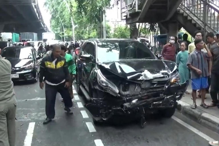 Fix, Pelat Dinas Lemhanas 7452-00 Toyota Fortuner Biang Laka Beruntun ...