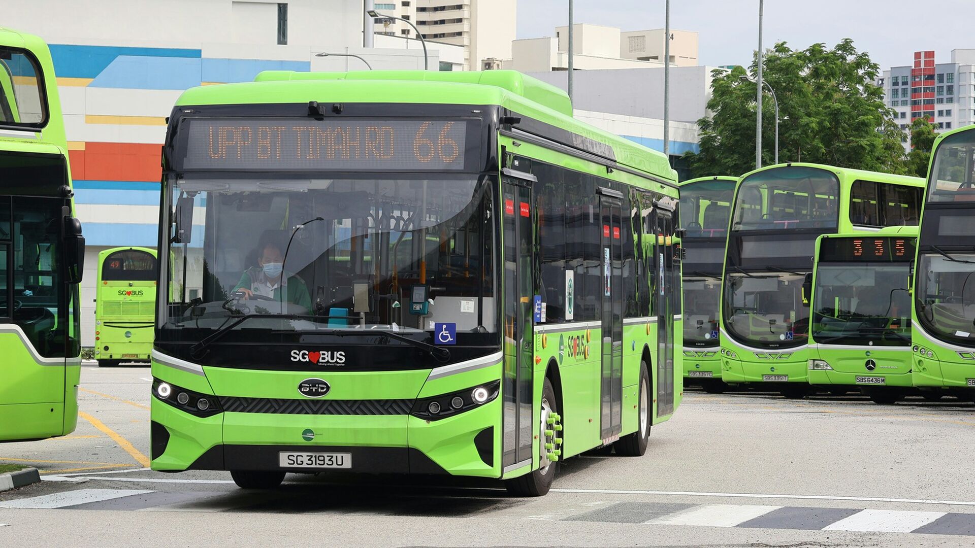 De eerste zelfrijdende bus van Nederland is op de openbare weg ...
