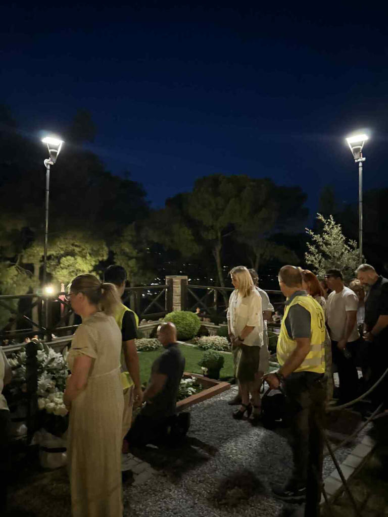 Άγιος Παΐσιος: Χιλιάδες πιστοί στον τάφο του στη Σουρωτή Θεσσαλονίκης ...