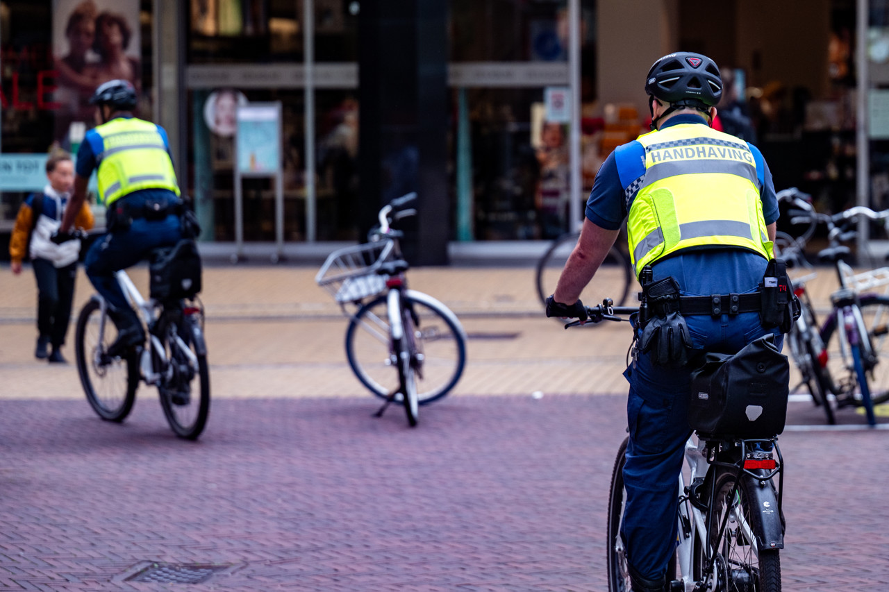 Alkmaarder (25) schopt boa bewusteloos, bedreigt een ander met mes