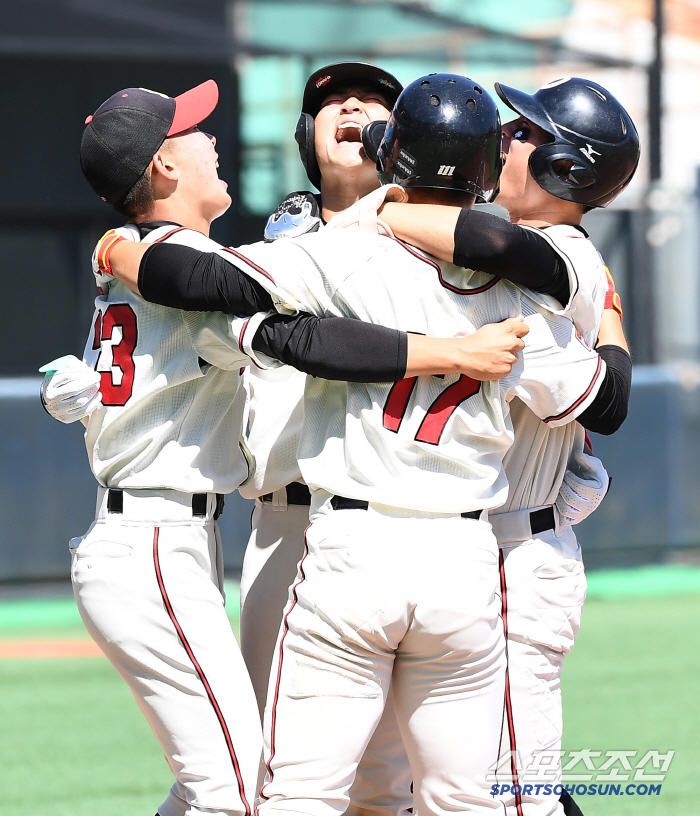 Finally after 9 years! Deok-Soo won for the 7th time, and 46 years, Busan High School's tearful ...