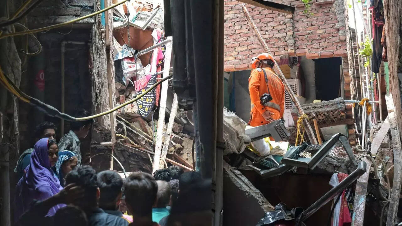 2 dead as four-storey building collapses in Delhi's Seelampur: Several ...