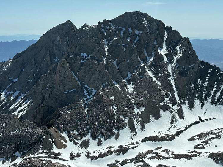 A California hiker fell in ‘no man's land' on a high Sierra peak. This ...
