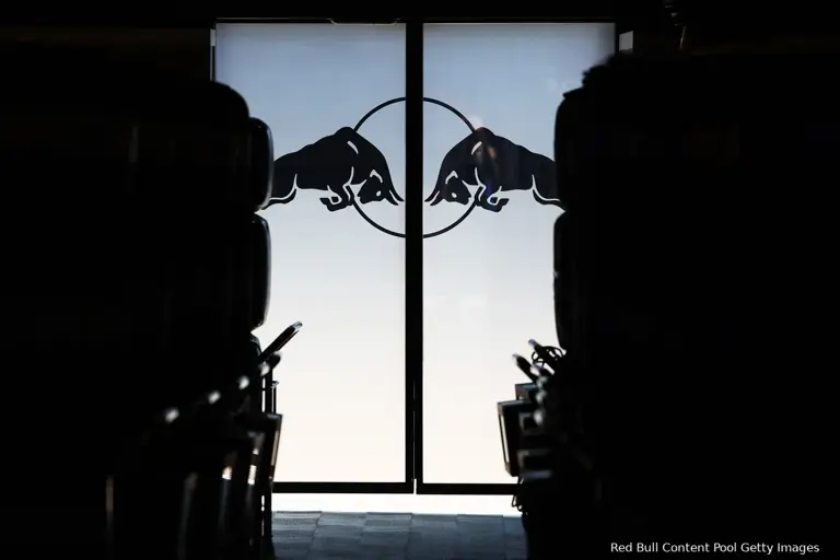 Red Bull wil bezwaar aantekenen tegen besluit van de FIA, ook McLaren ...