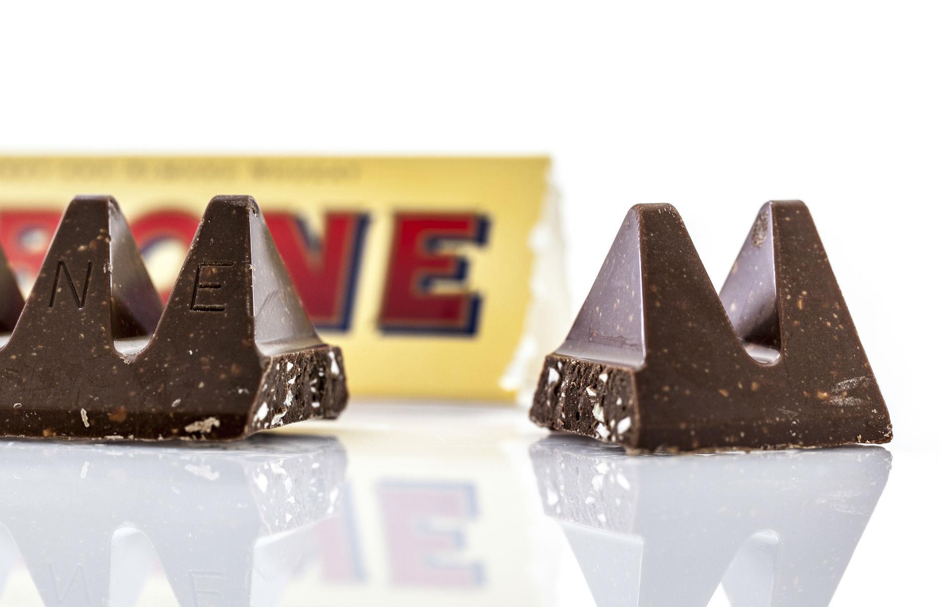 Most people eat these 24 common snacks the WRONG way