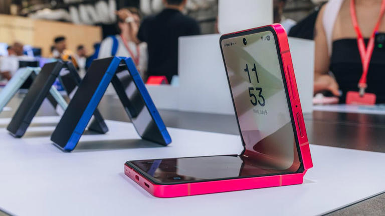 My Early Time Testing the Galaxy Z Flip 7 Brought a Smashing Surprise