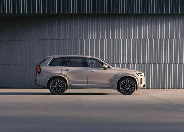 6년 만에 돌아온 볼보 XC90… 에어 서스펜션 기본 장착, GV80과 정면승부