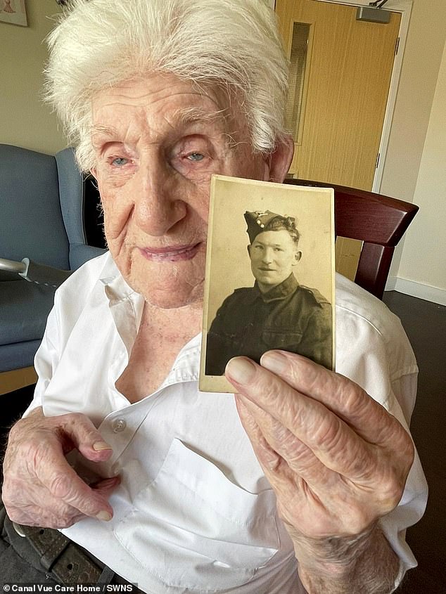 Britain's oldest WW2 veteran dies aged 110: Donald Rose survived D-Day ...