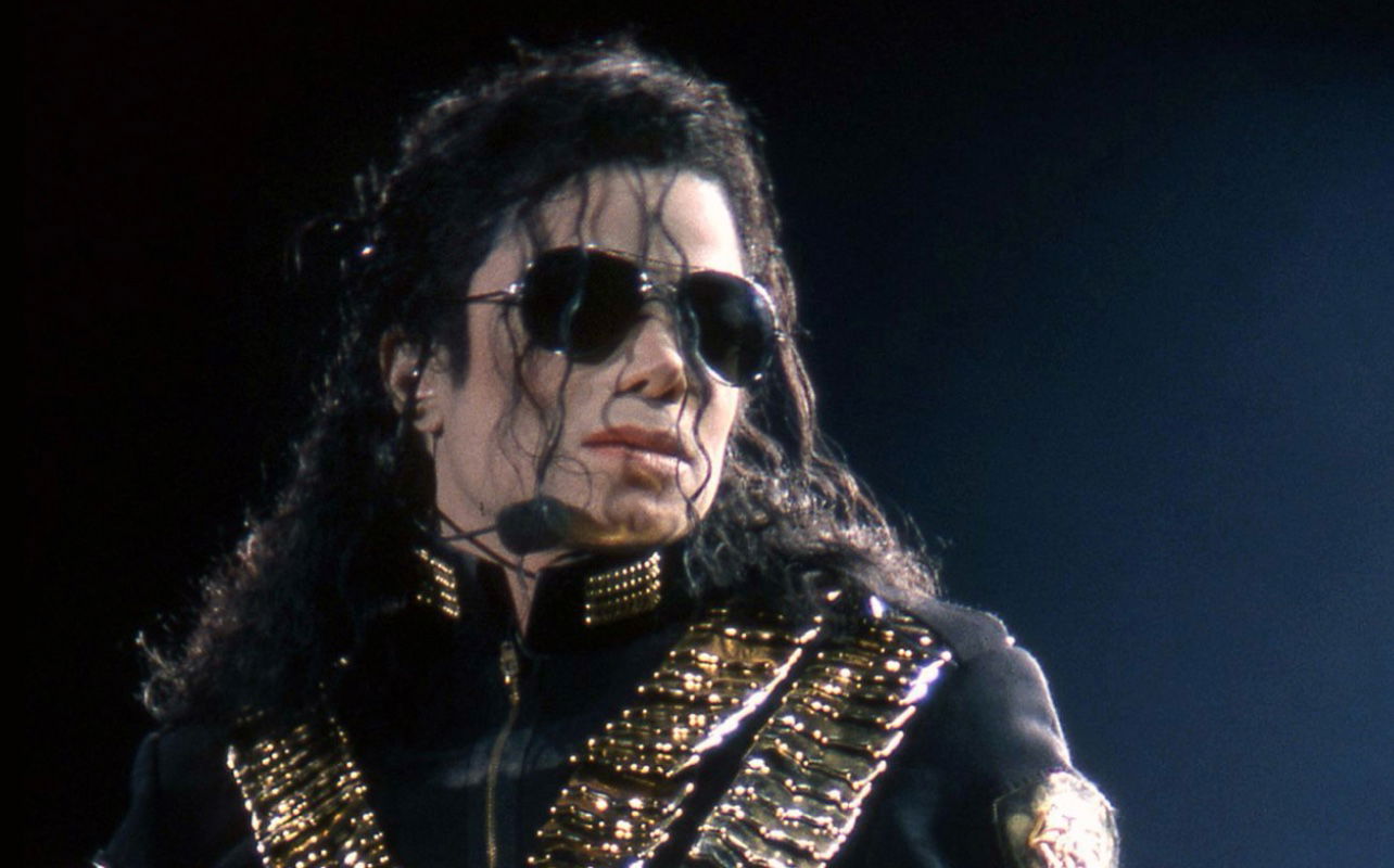 Michael Jackson rocks Billboard R&B charts with another posthumous top ...