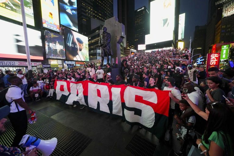 Chelsea/PSG – Incredible images of the Collectif Ultras Paris in Times ...