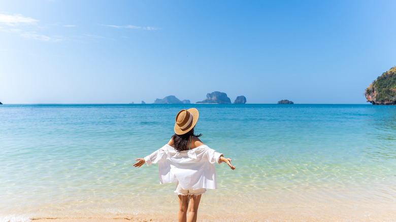 How To Keep Your Skin Healthy While At The Beach