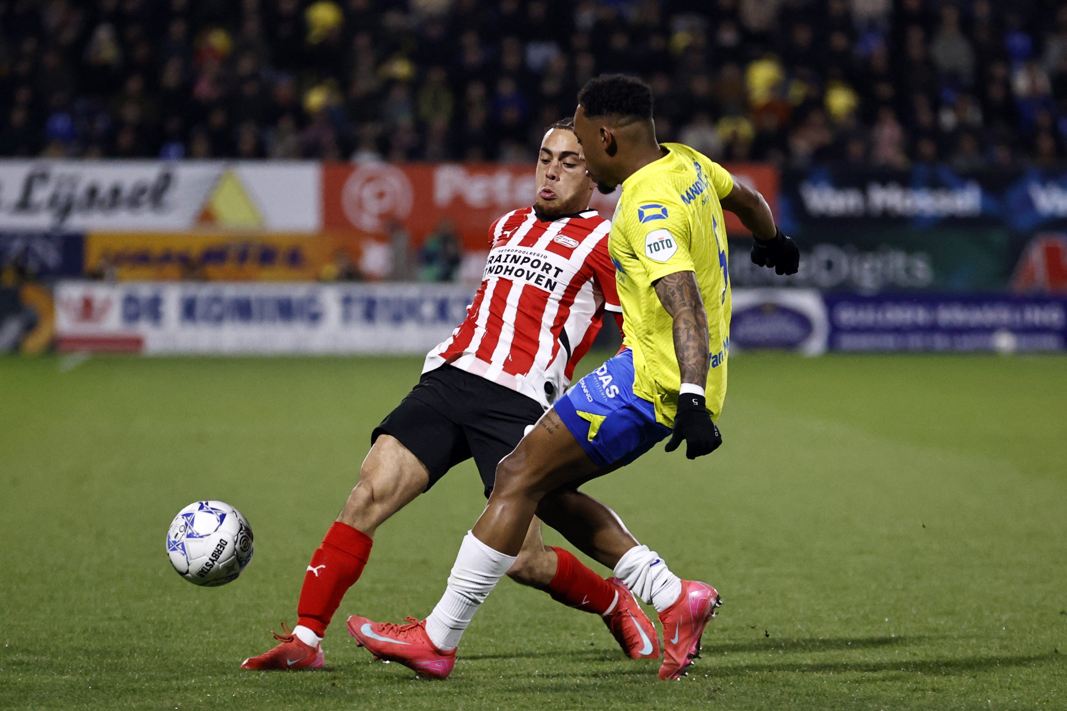 USMNT: Dest departs PSV preseason match with injury