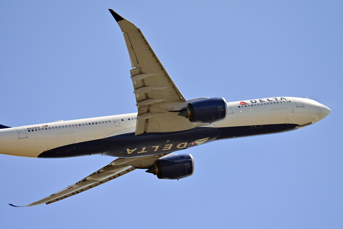 Delta Passengers Reveal Horror Inside Plane After 'Loud Boom' Forced ...