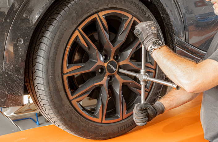 Eksperter advarer: Dekkene er bilens svakeste punkt – og mange overser det