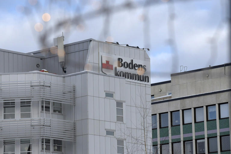 Dömd politiker kan få 1,3 miljoner