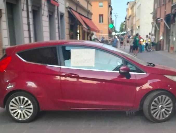 "Auto private utilizzate come dissuasori antisfondamento"