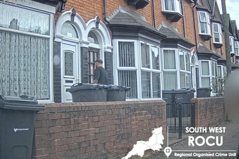 Oblivious Birmingham drugs boss spotted entering 'safe house ...