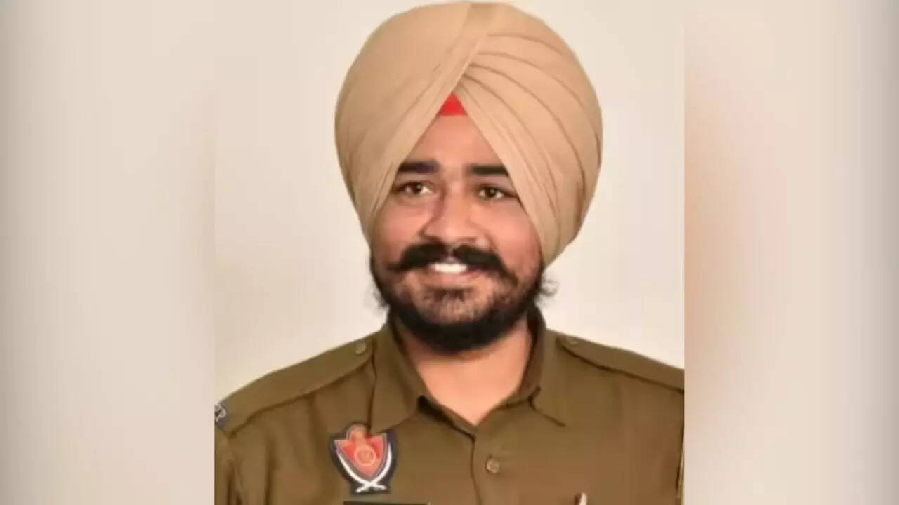 Bloodstained car, no trace of owner: Punjab Police constable missing ...