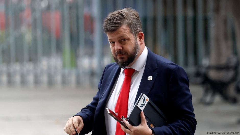 Chile: Johannes Kaiser oficializa su candidatura presidencial