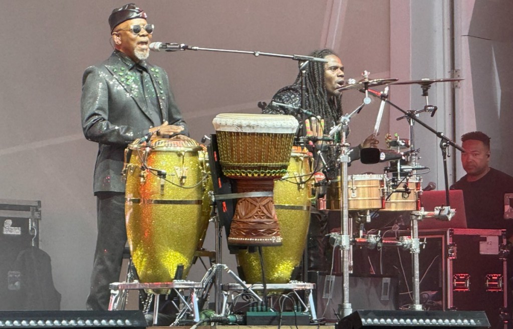 Review: Earth, Wind & Fire bring joyful night of funk, soul and ...