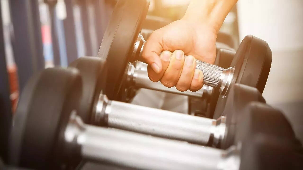 How to do weight training at home with basic dumbbells