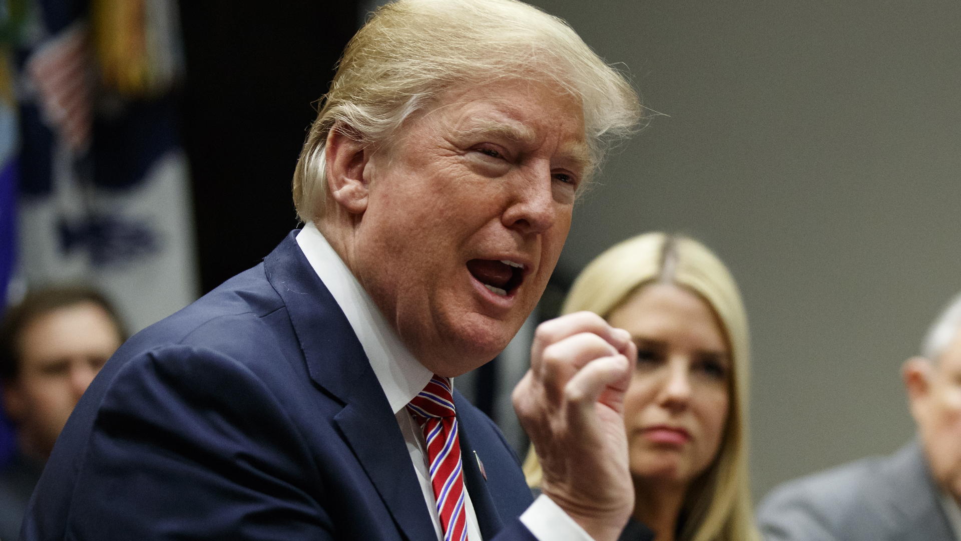 Trump Vows He’s Going to ‘Stop Violent Crime’ In DC With a Single Press ...