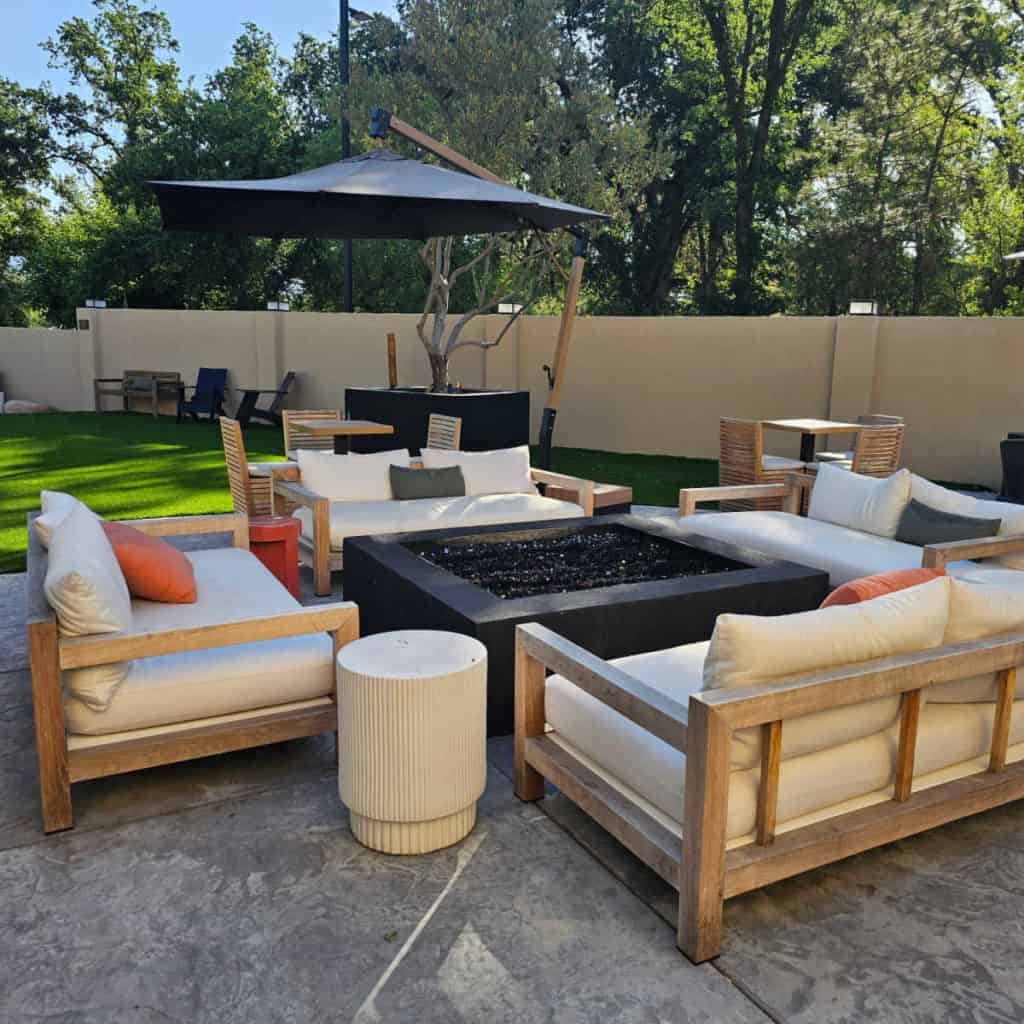 The Inelle Hotel - Oakhurst, California (Lodging Half Hour South of ...