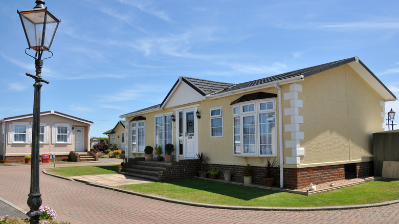 Everything You Need To Consider Before Buying A Mobile Home