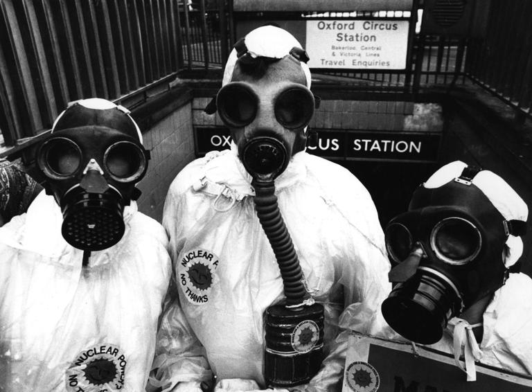 Remarkable photos show we prepared for nuclear Armageddon in the 70s ...