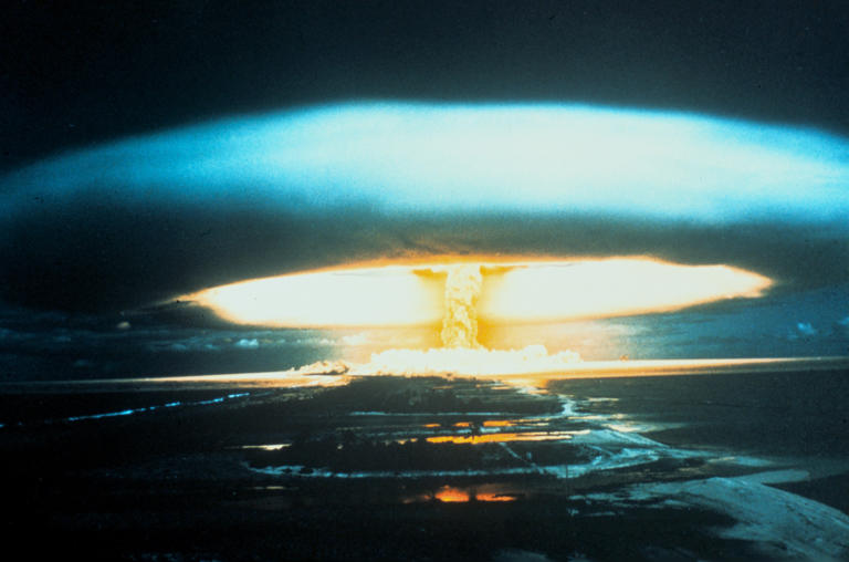 Remarkable photos show we prepared for nuclear Armageddon in the 70s ...