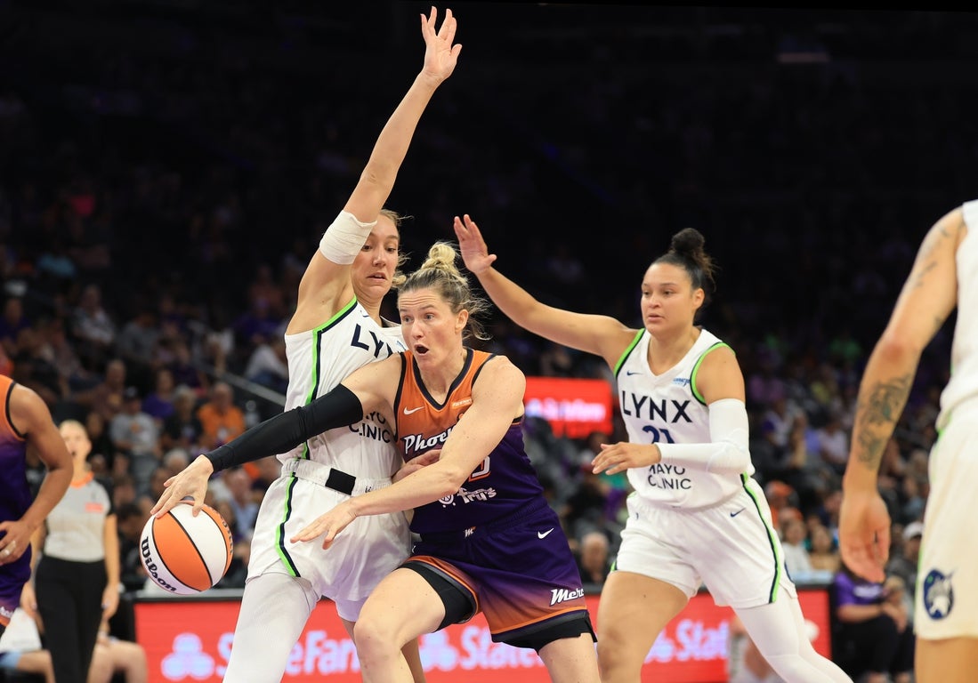 Incredible photos illustrate the athleticism of WNBA basketball in 2025