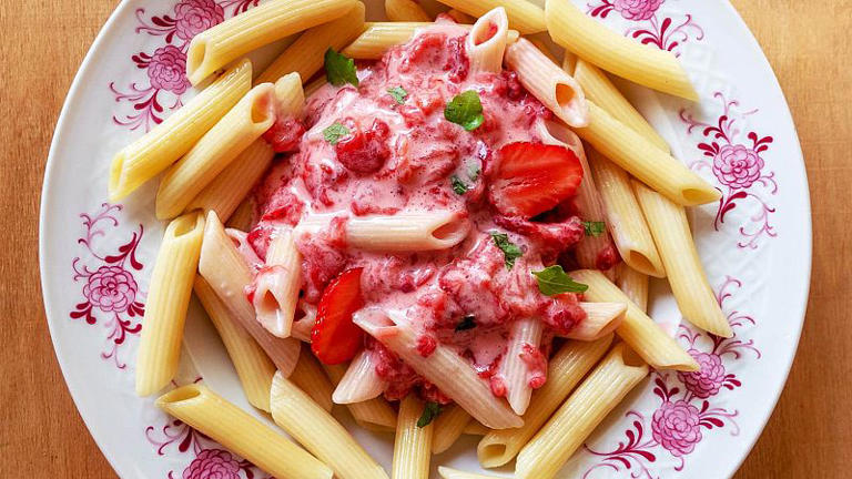 'Crime against pasta': Polish PM joins Iga Świątek in pasta with ...