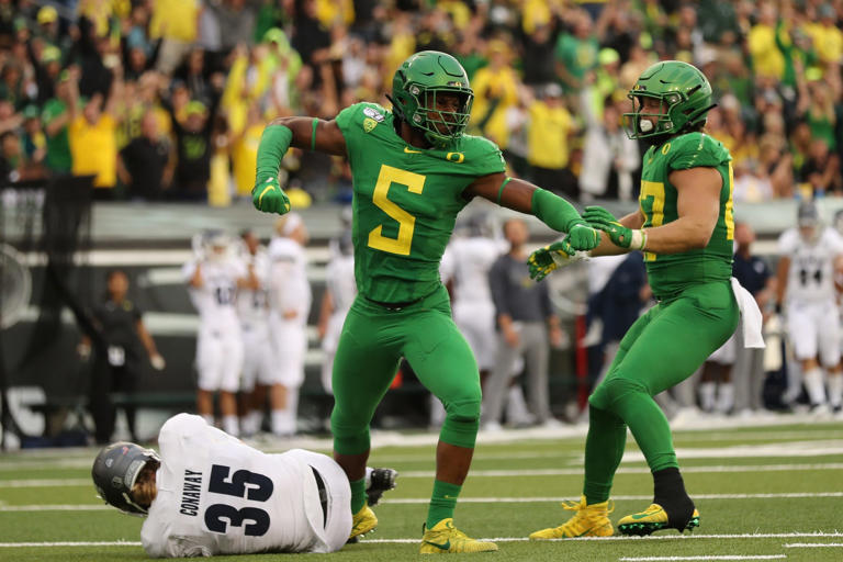 Inspired by 82-0: Building a 16-0 Oregon Ducks super team in CFP era