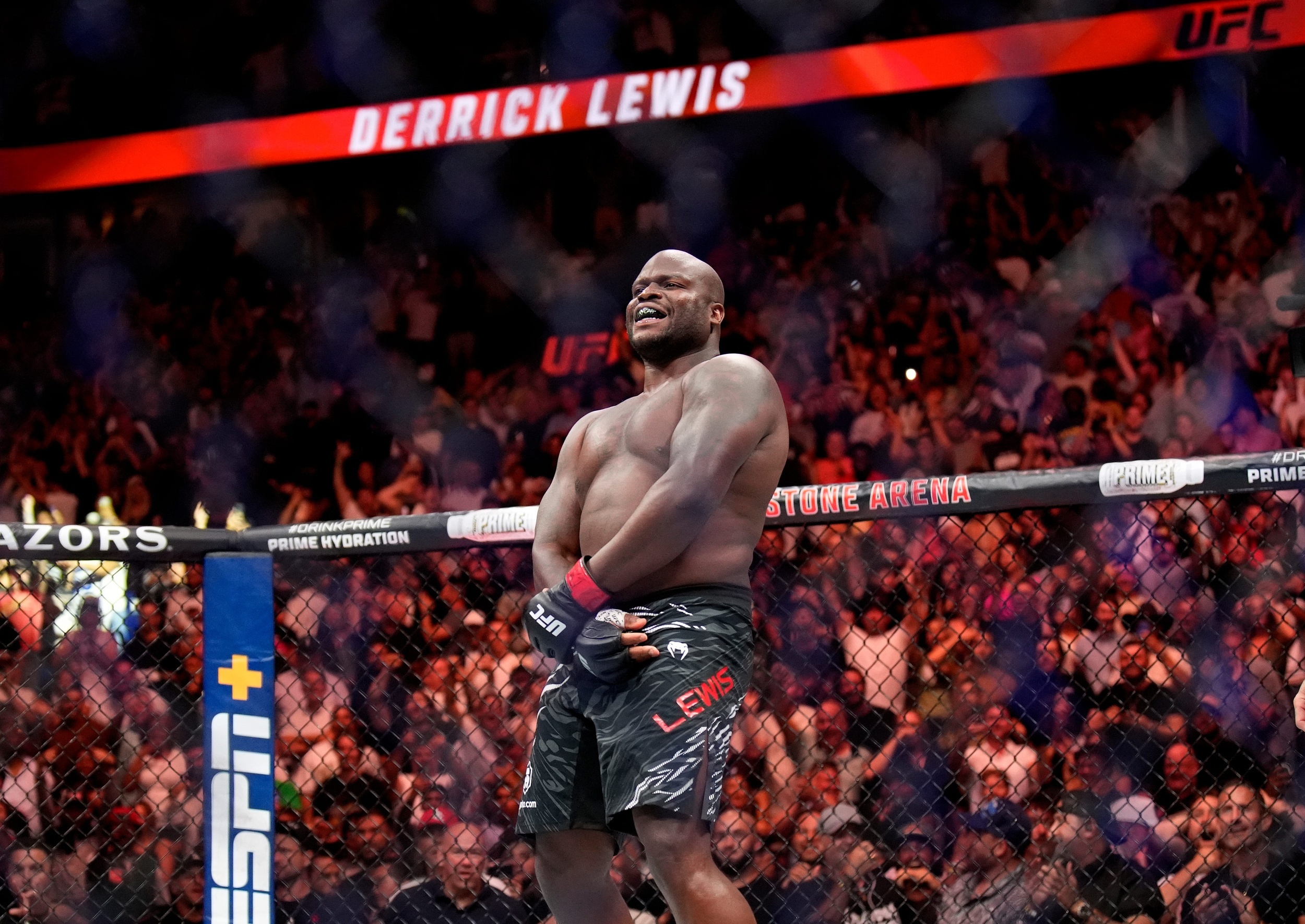Derrick Lewis Dominates With 35 Second KO