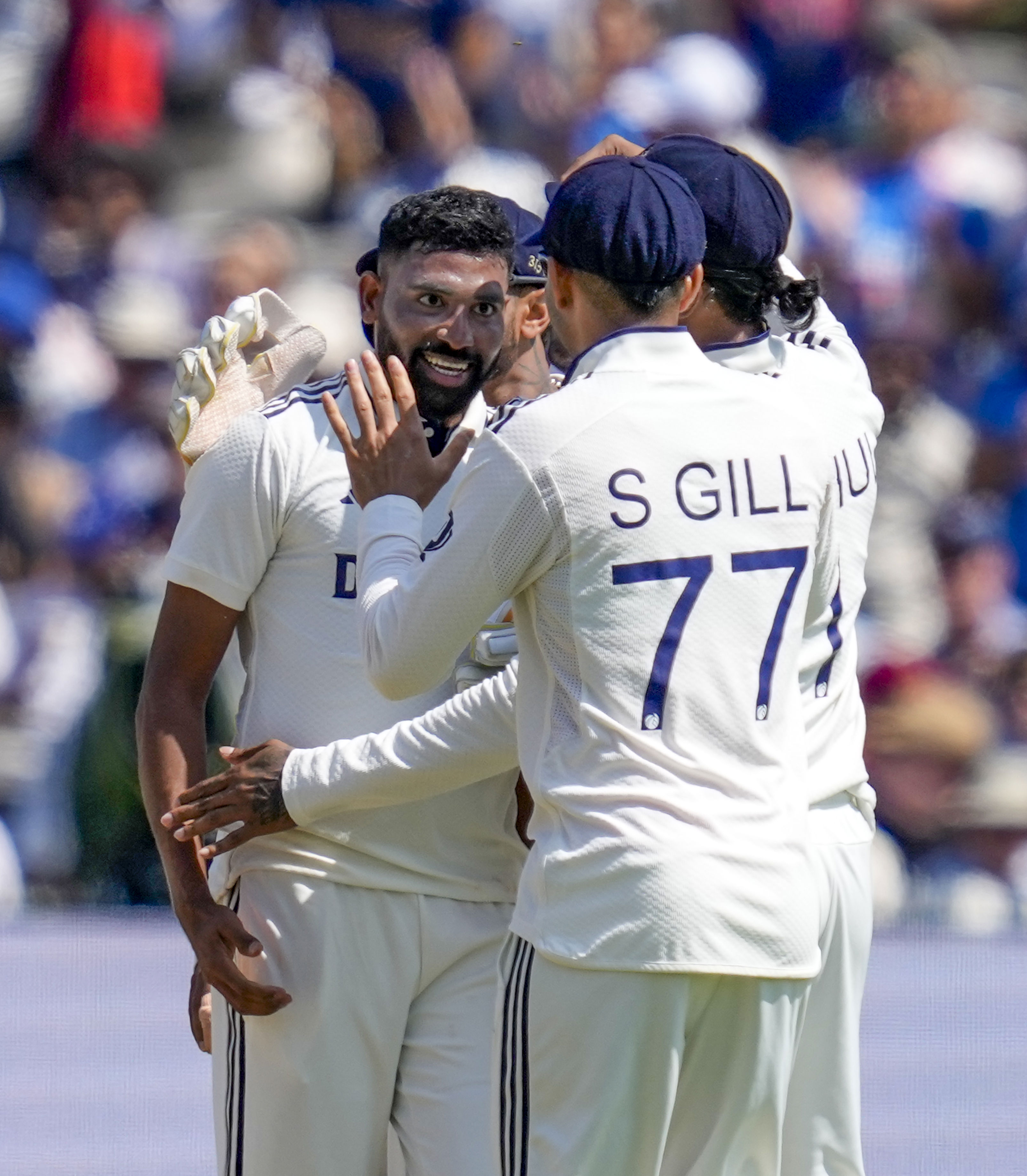 Indian pacers reduce England to 98 for four at lunch