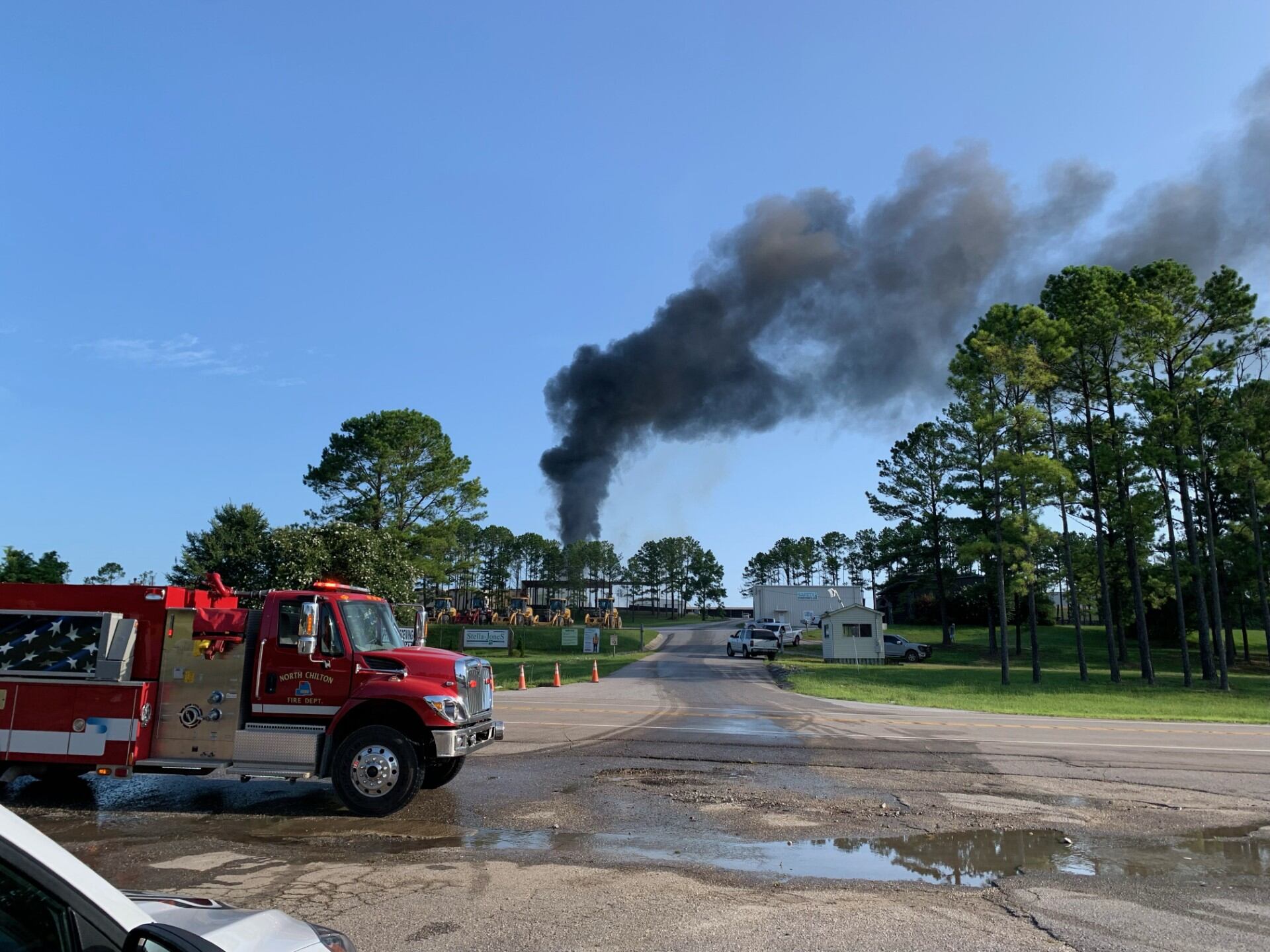 Firefighter recovering from minor injury caused by industrial fire in ...