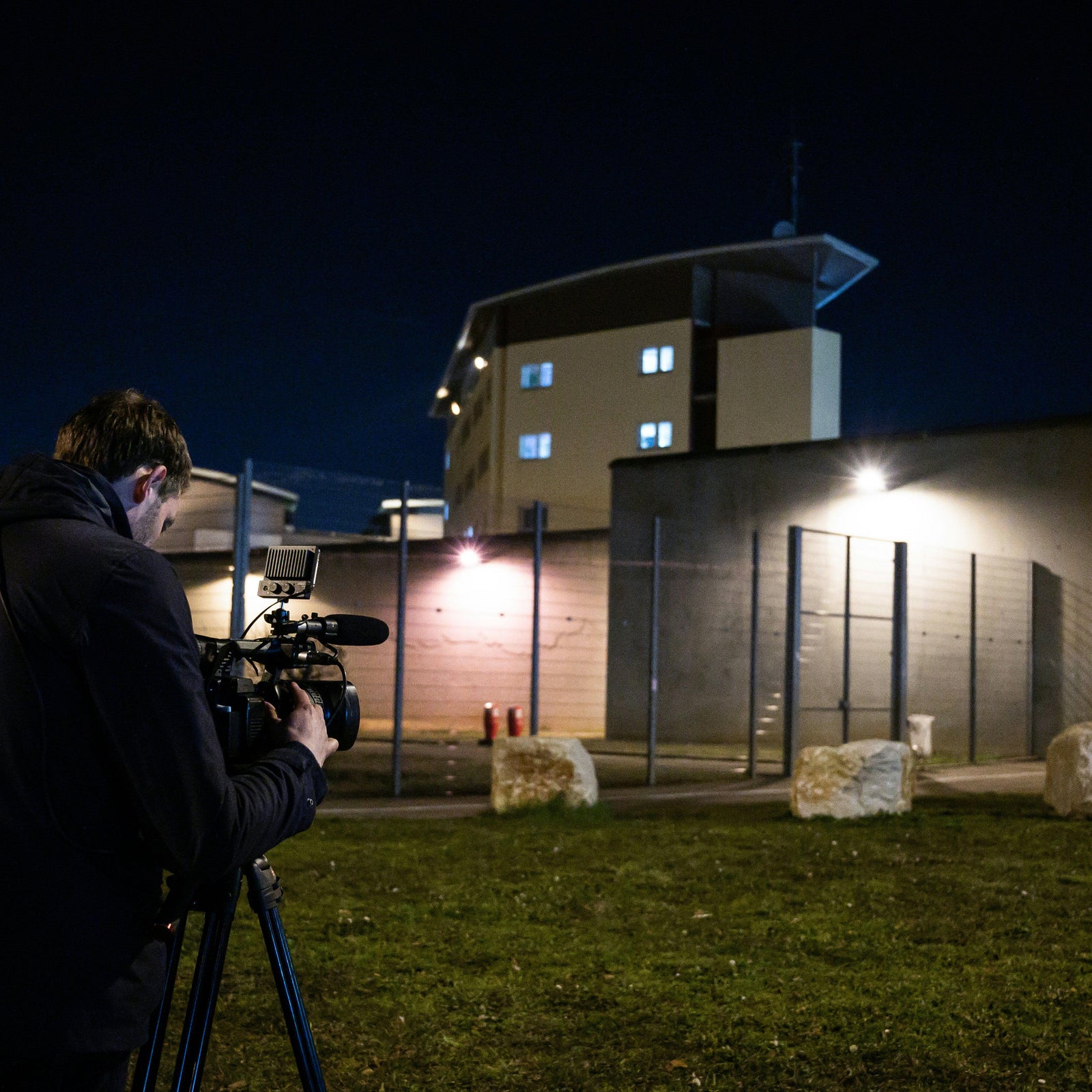 Man escapes prison by hiding in fellow cellmate's luggage